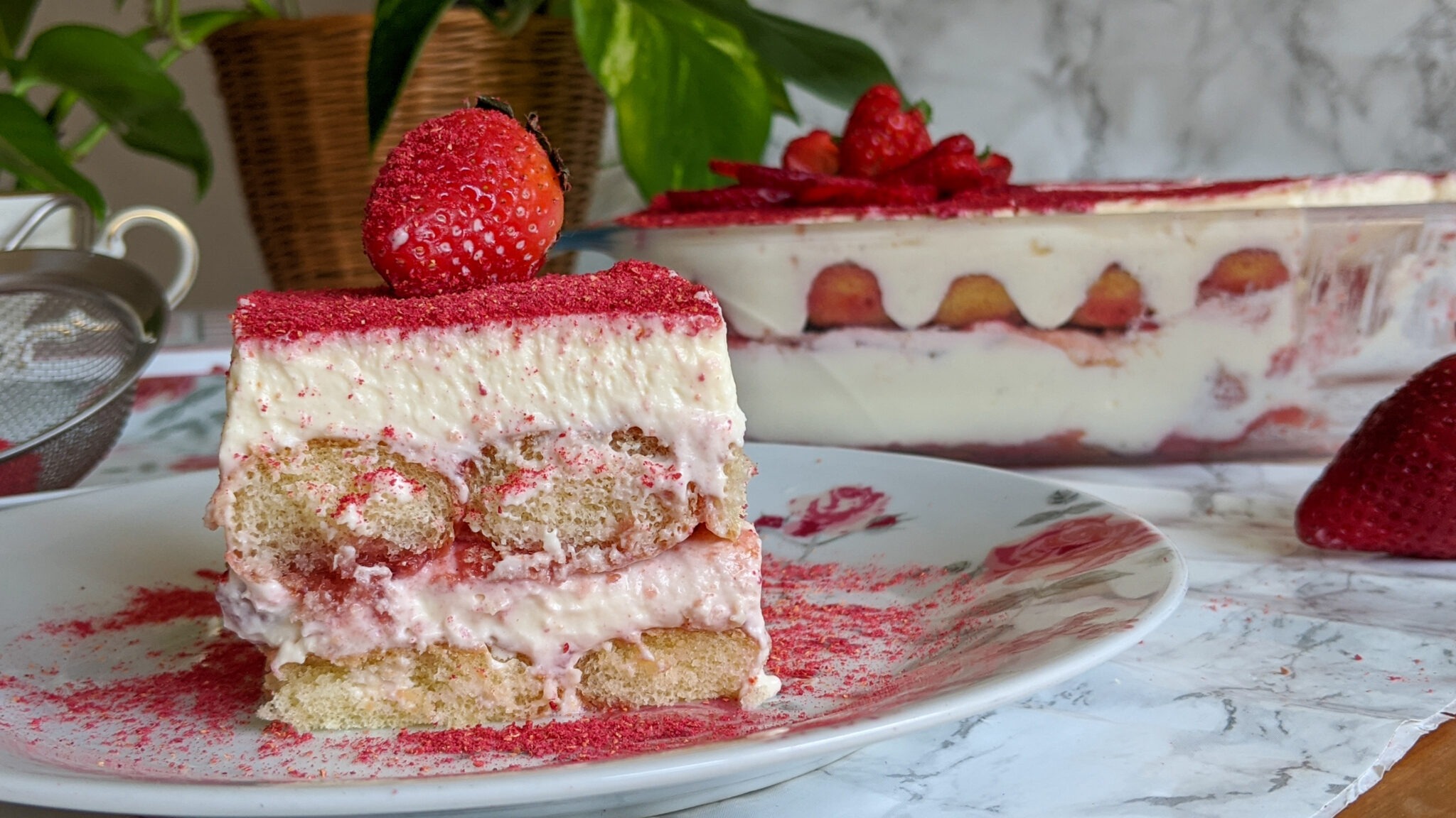 Delicious Strawberry Tiramisu Recipe, Easy to Make - CookingFantasies